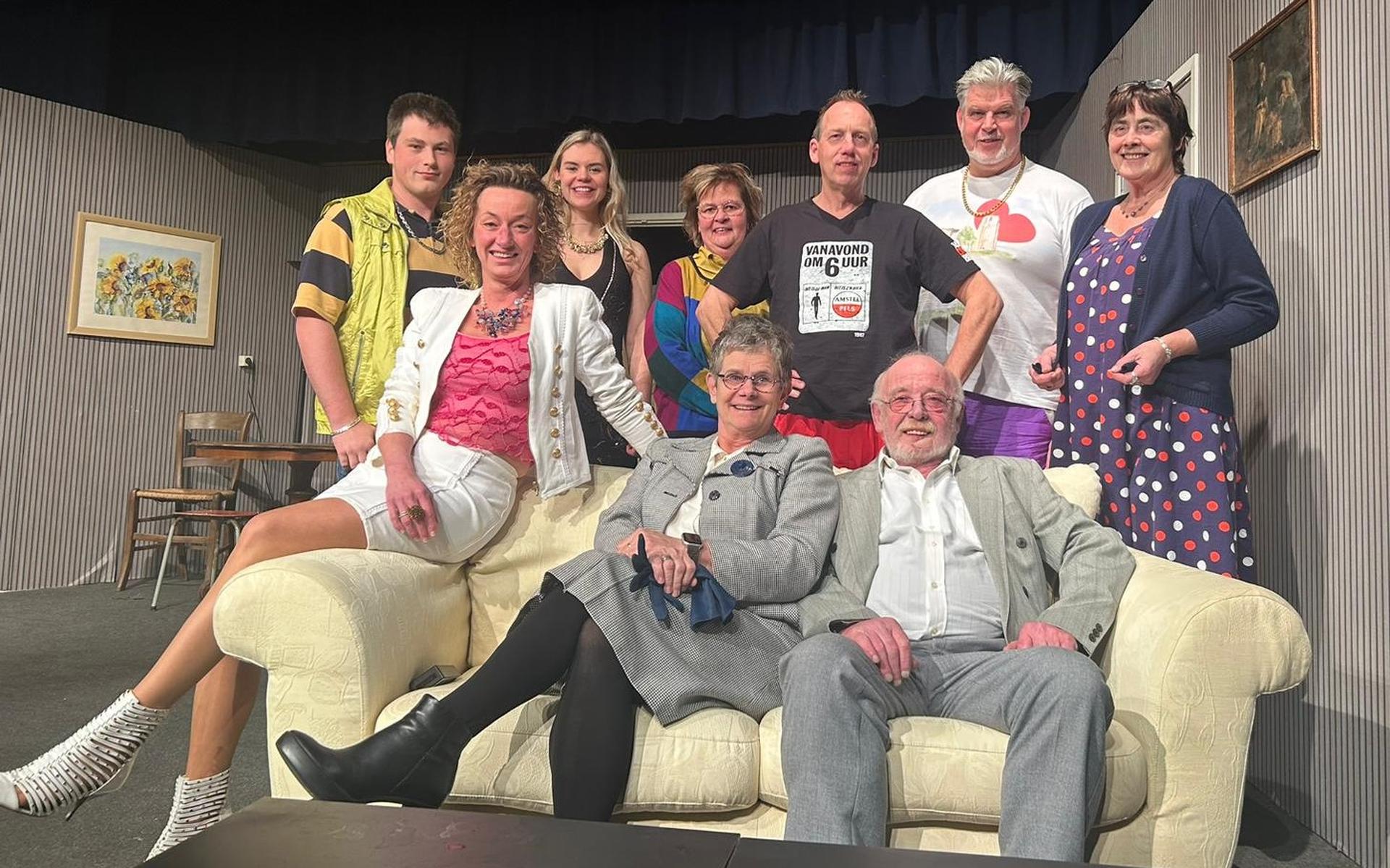 Toneelvereniging Mei Inoar Ien uit Drachtstercompagnie op de planken ... Toneelvereniging Mei Inoar Ien uit Drachtstercompagnie op de planken ...